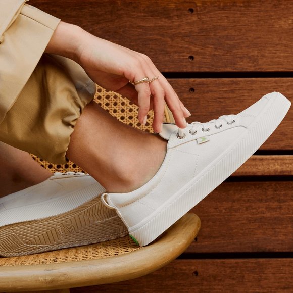 Cariuma | Shoes | Cariuma Oca Low White Canvas Sneaker New In Box ...